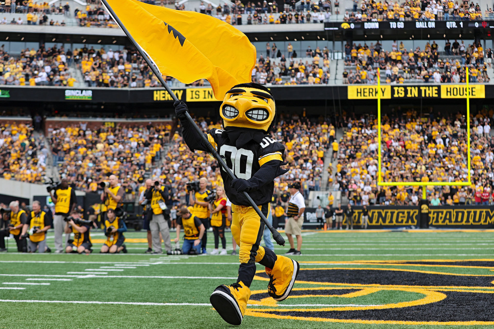 Iowa Athletics Partners With BEST Crowd Management - Iowa Hawkeyes ...