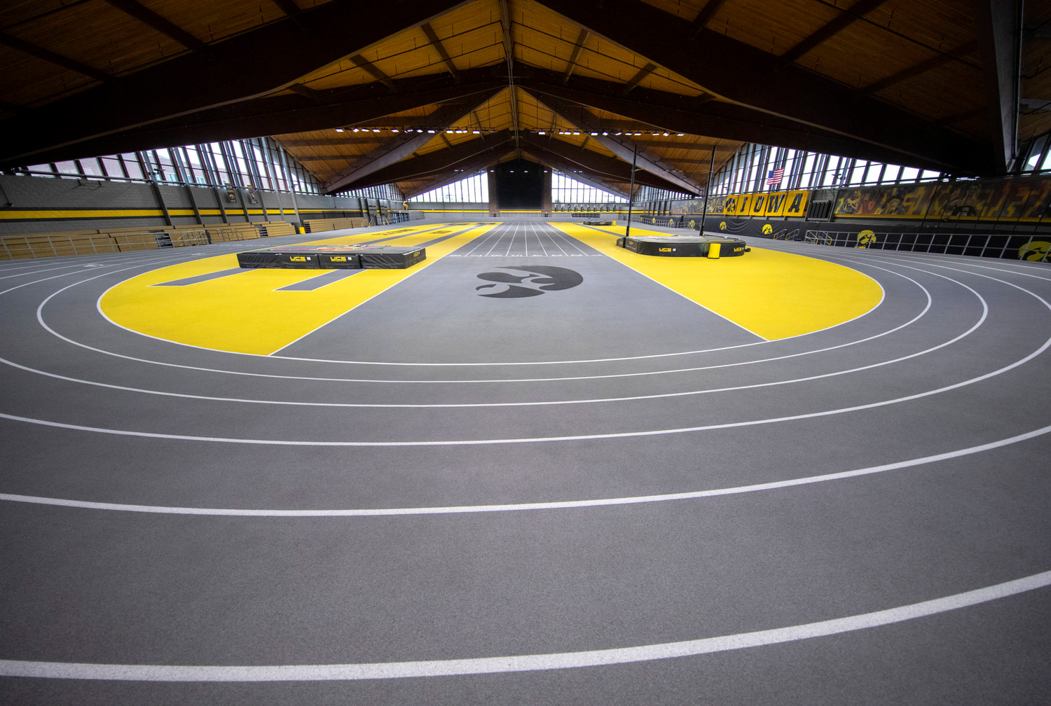 Hawkeye Indoor Track – University of Iowa Athletics