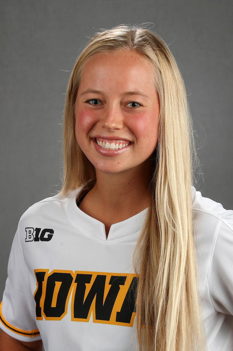 Emma Olejniczak - Softball 2019-20 - Iowa Hawkeyes Athletics - Official ...