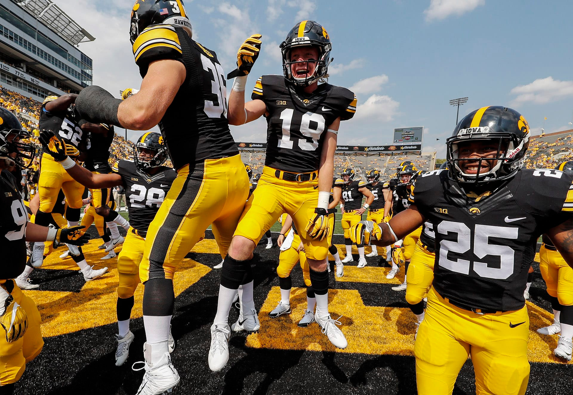 Football Freshman Spotlight: Max Cooper - Iowa Hawkeyes Athletics ...