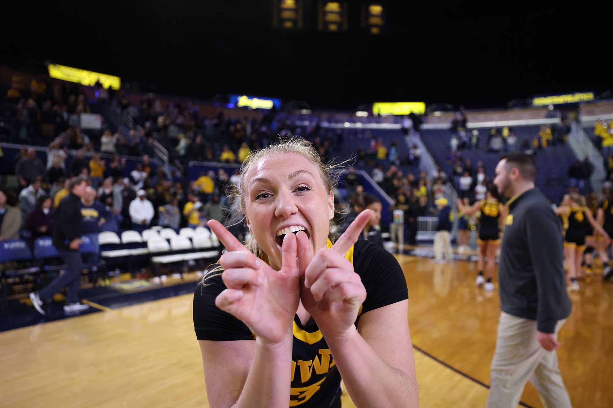 Hawkeyes Handle Michigan - Iowa Hawkeyes Athletics - Official Athletics ...