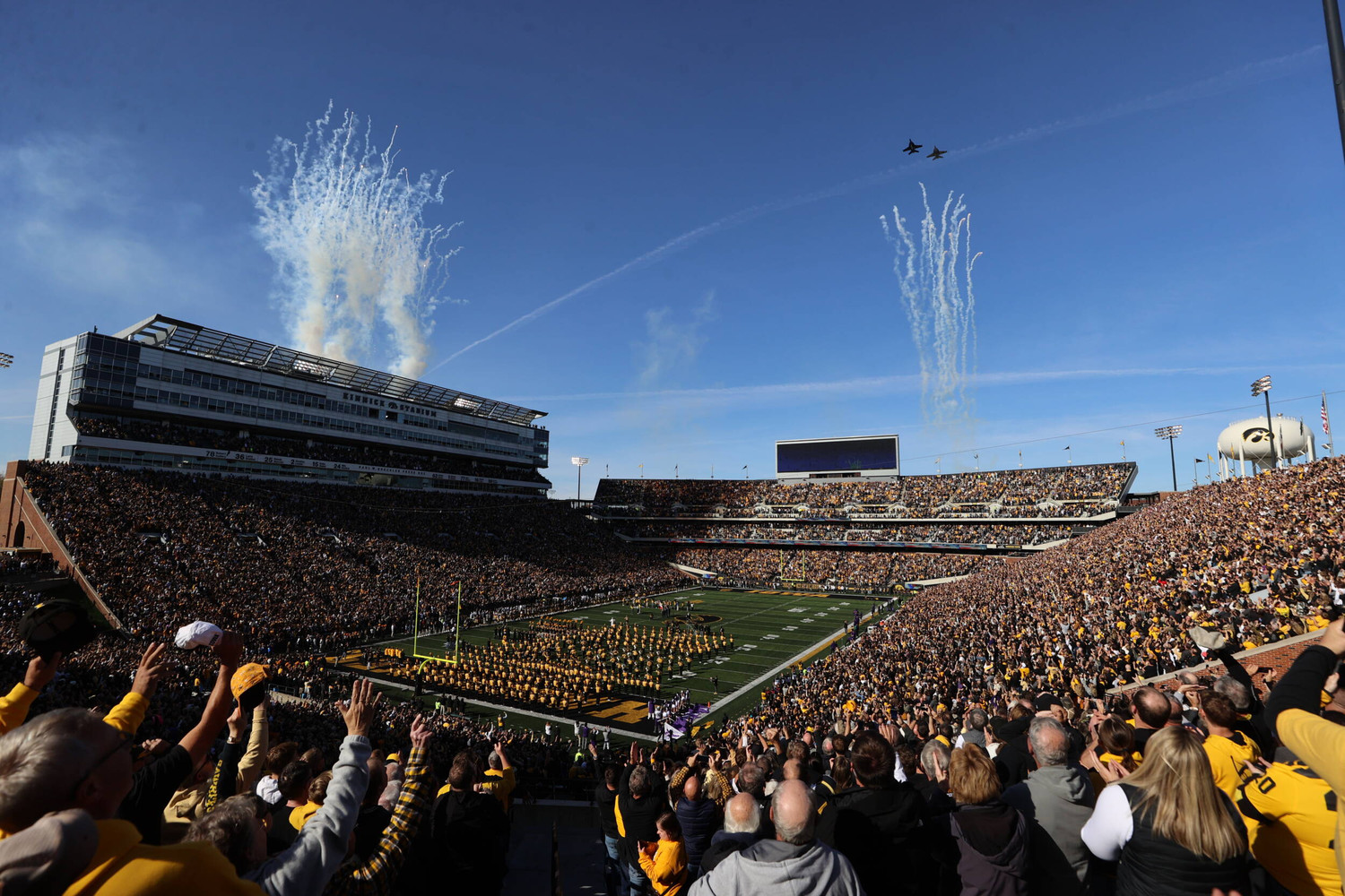 Hawkeyes Handle Wildcats on Homecoming – University of Iowa Athletics