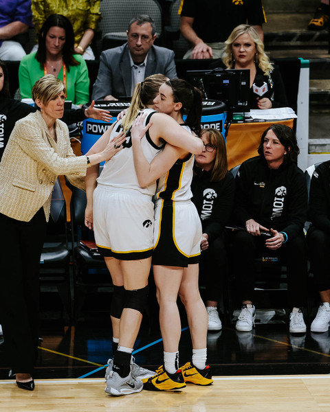 Hawkeyes Fall Short in National Title to LSU – University of Iowa Athletics
