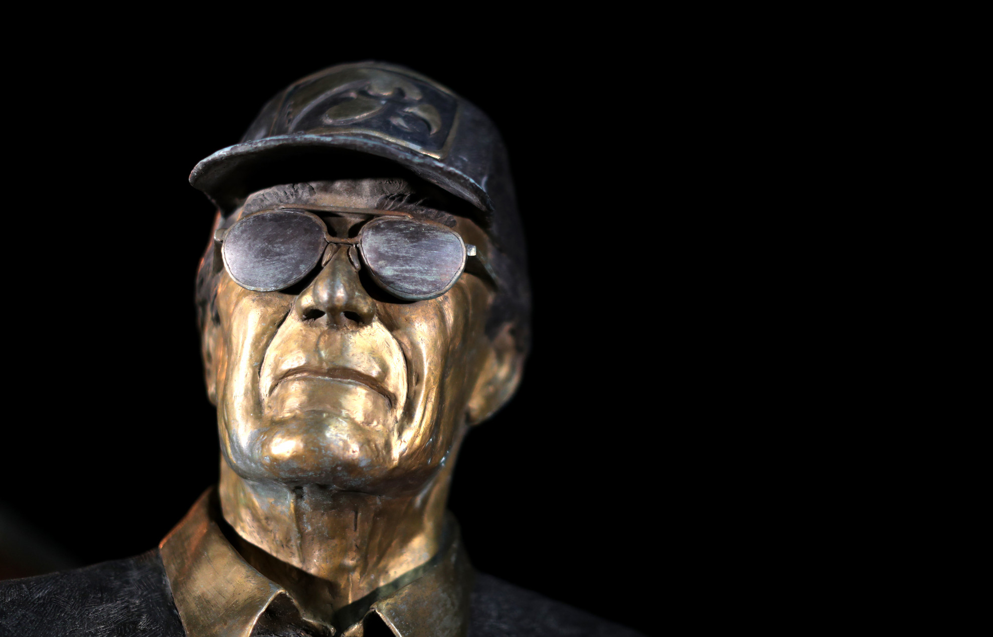 Fans mourn the loss of Hayden Fry - Iowa Hawkeyes Athletics - Official ...