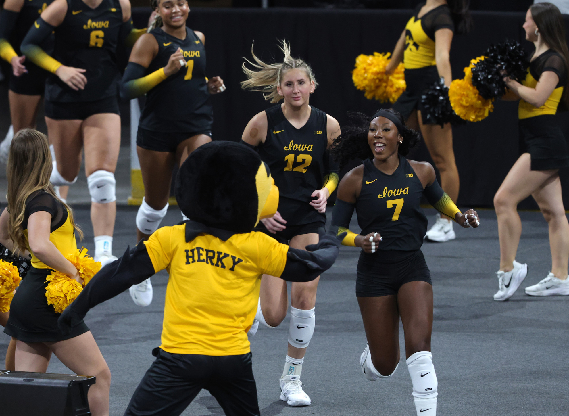 Notes: Iowa Corn Cy-Hawk, Hawkeye Invite - Iowa Hawkeyes Athletics ...
