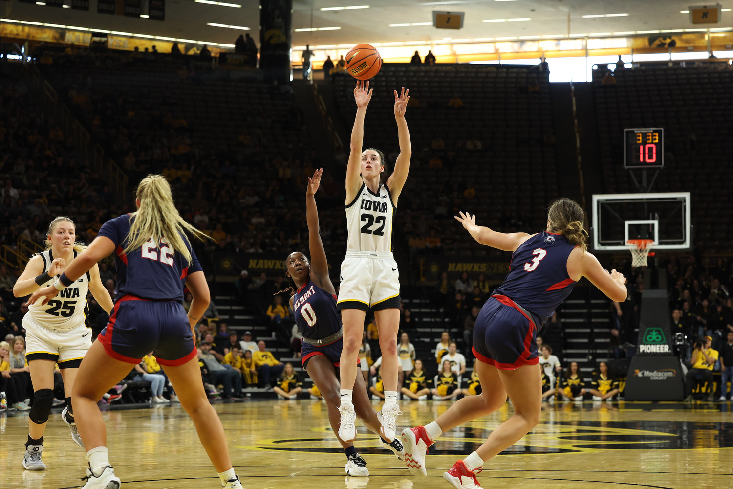 No. 4/6 Hawkeyes Outlast Bruins, 73-62 – University of Iowa Athletics