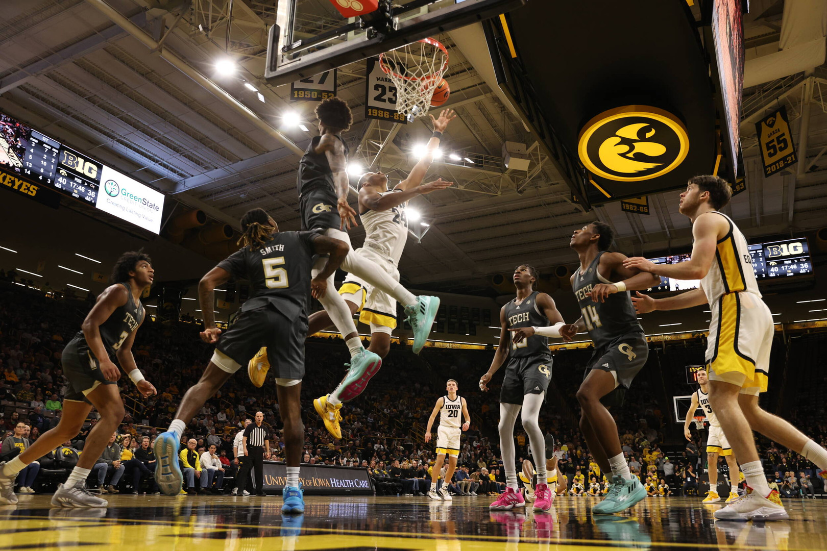 Hawkeyes Swat Yellow Jackets, 81-65 – University of Iowa Athletics