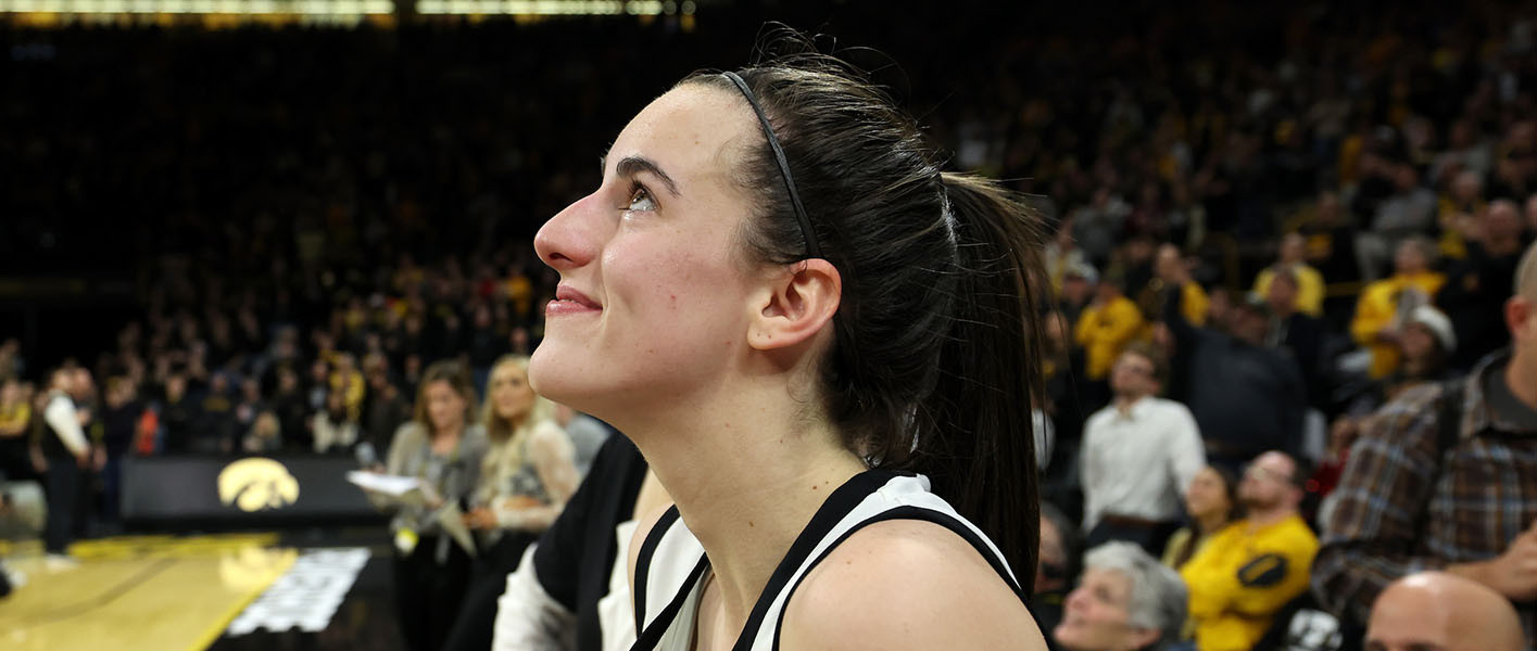 Clark Wins 2024 Ann Meyers Drysdale Award - Iowa Hawkeyes Athletics ...