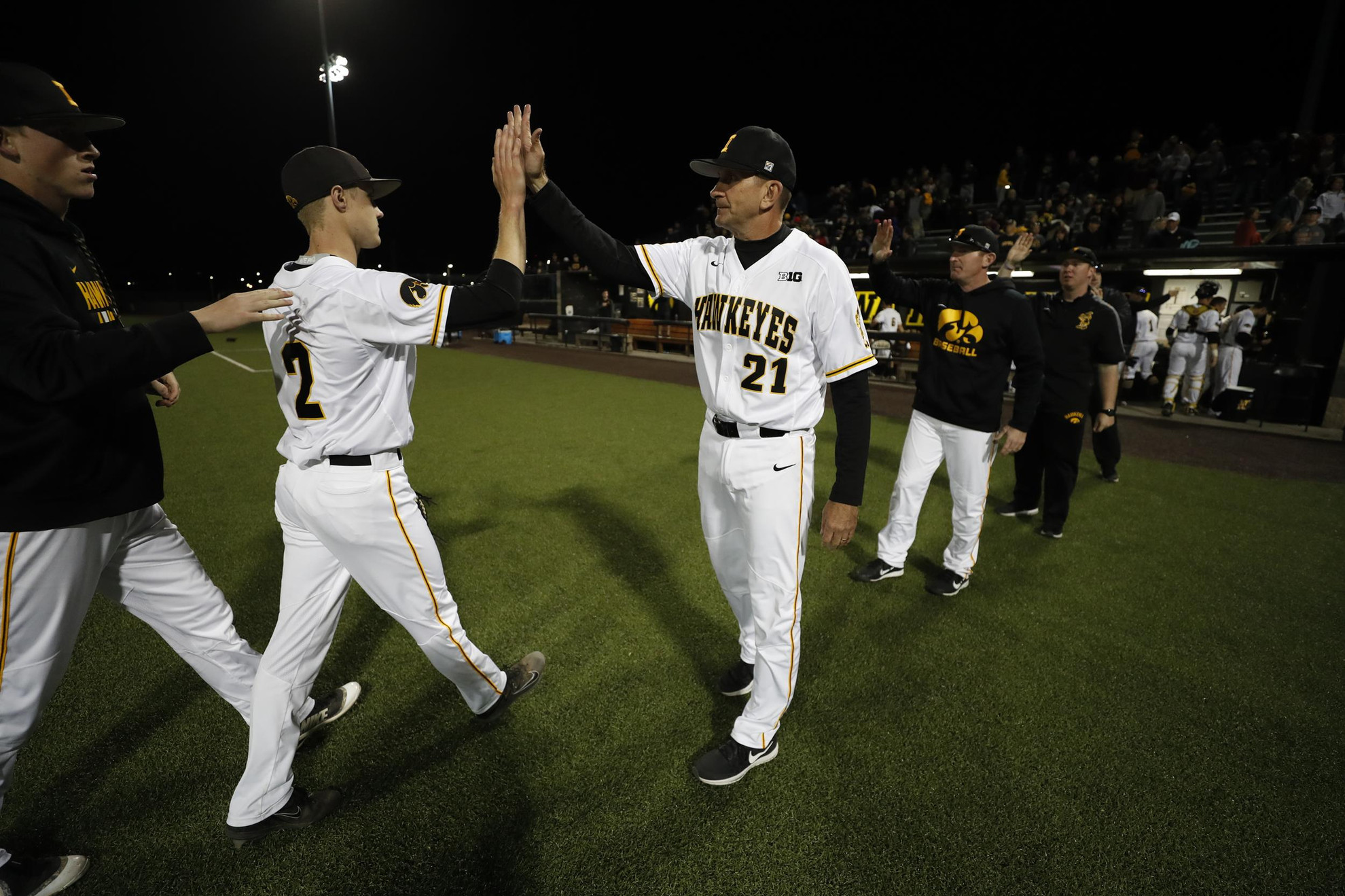 Hawkeyes Snap Wolverines’ 20-Game Winning Streak - Iowa Hawkeyes ...