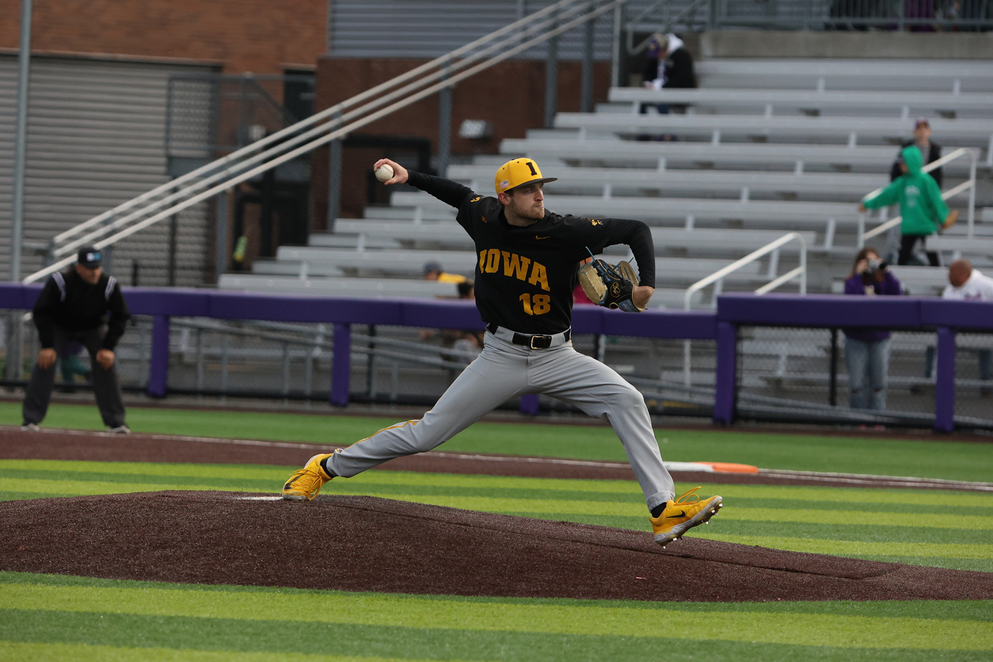 Hawkeyes Drop Series to Huskies - Iowa Hawkeyes Athletics - Official ...