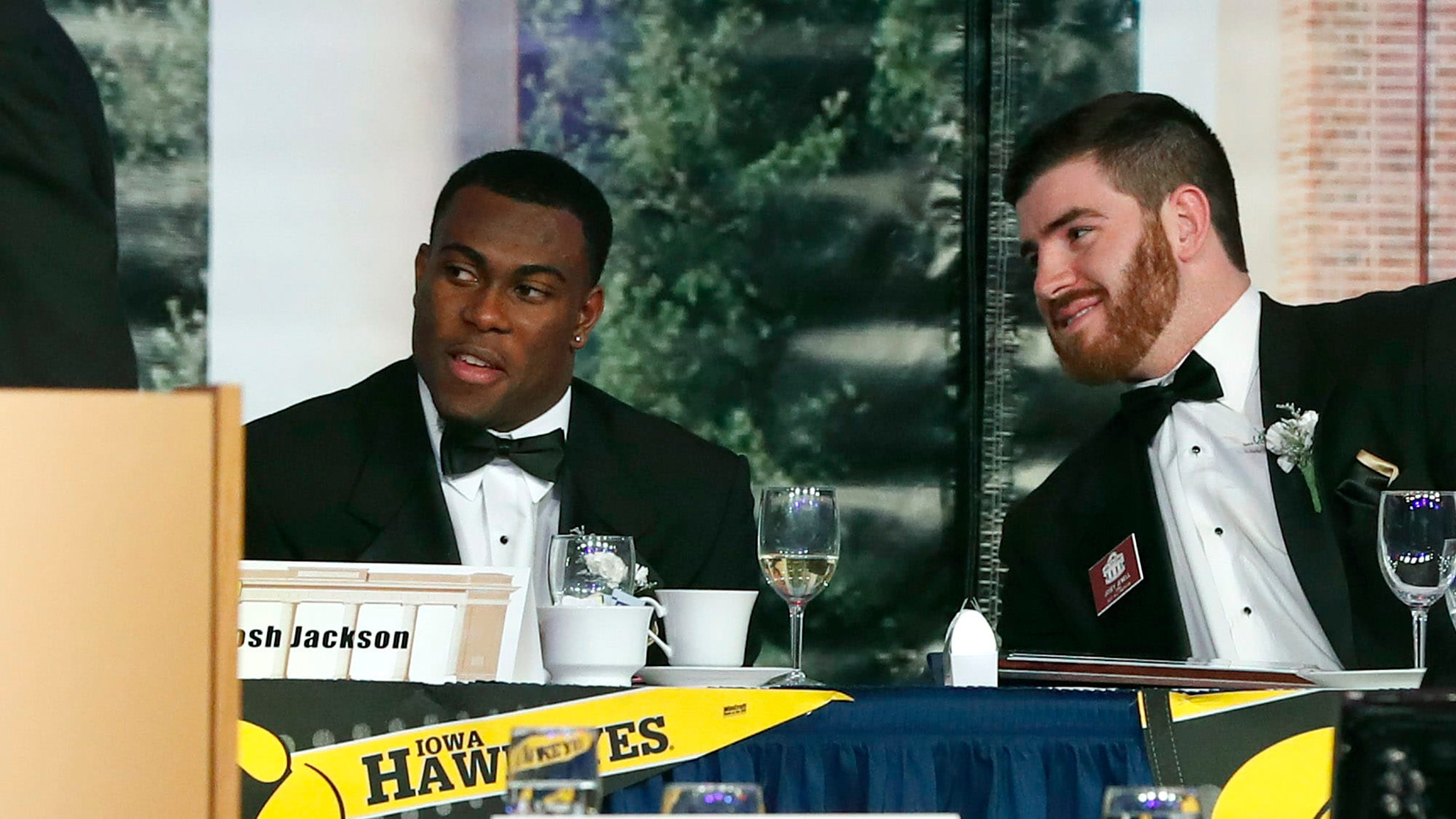 Jackson, Jewell Shine at Walter Camp Award’s Dinner - Iowa Hawkeyes ...