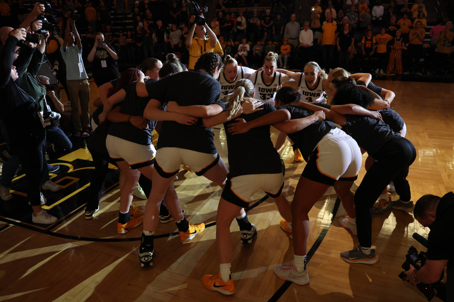 Hawkeyes Dominate Missouri Western in Exhibition – University of Iowa ...