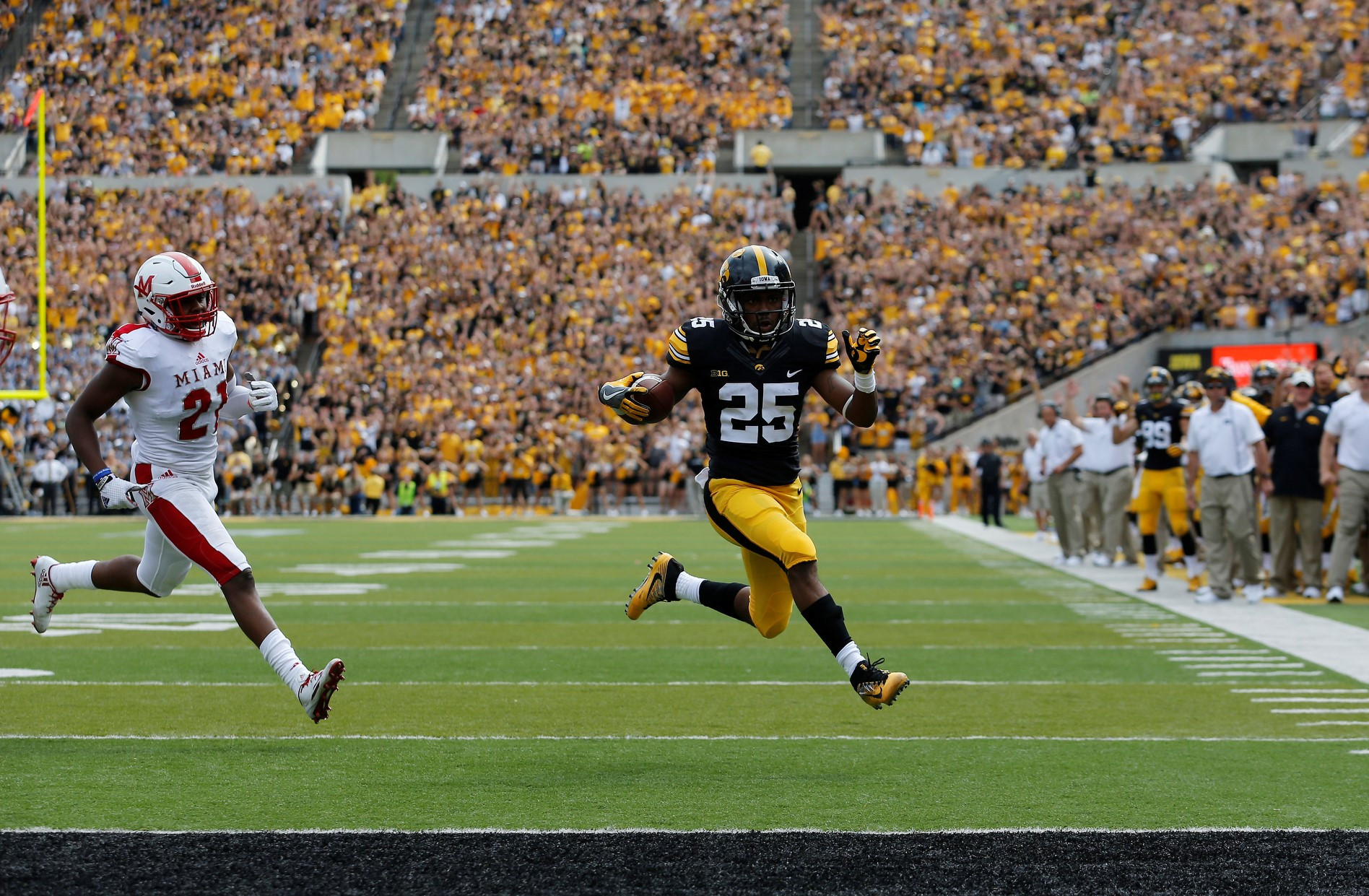 Wadley’s 121-yard Day Leaves Redhawks’ Defense Spinning - Iowa Hawkeyes ...