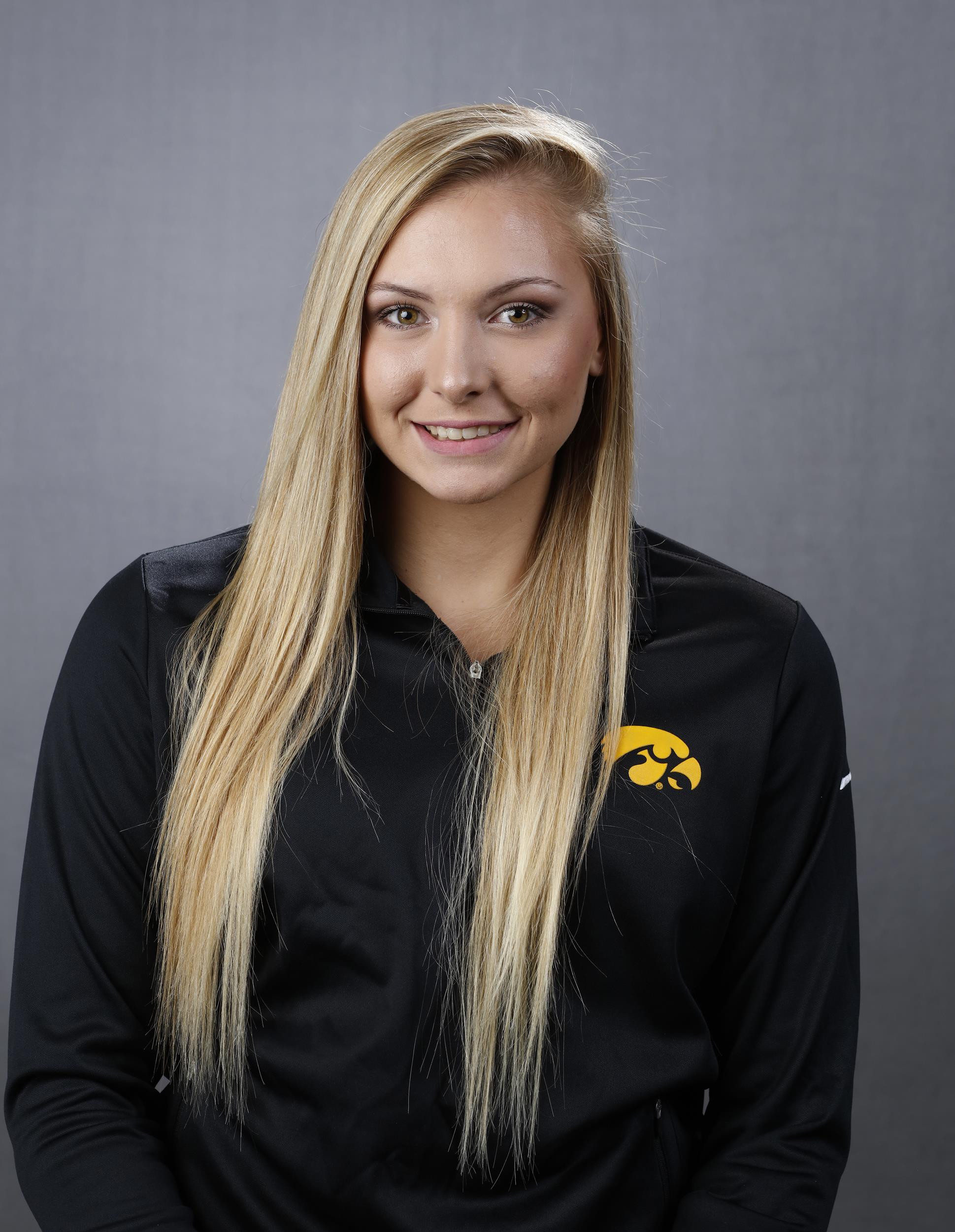 Taylor MaKowsky - Softball 2016-17 - Iowa Hawkeyes Athletics - Official ...
