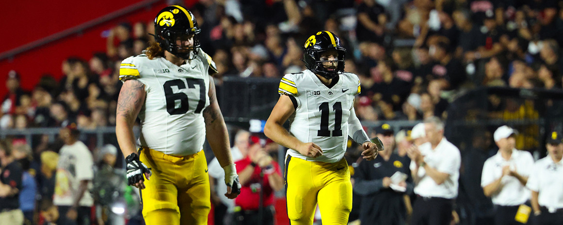 8 Hawkeyes Earn CSC Academic All-District Honors - Iowa Hawkeyes ...