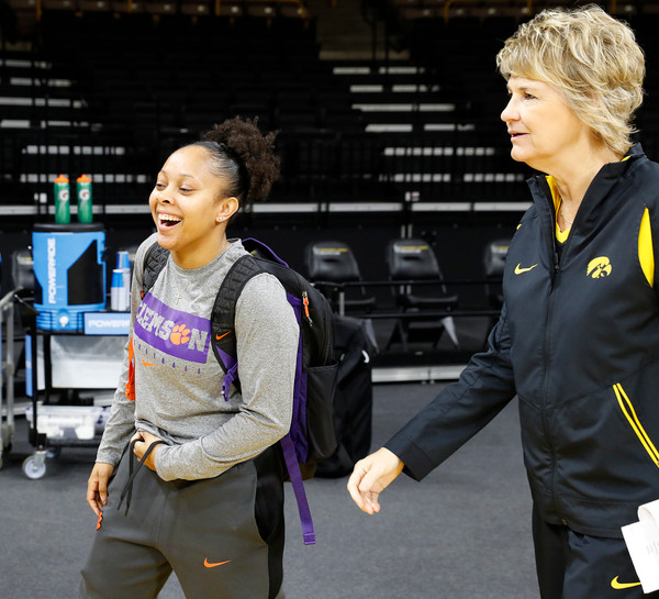 Tania Davis Returns to Carver-Hawkeye – University of Iowa Athletics