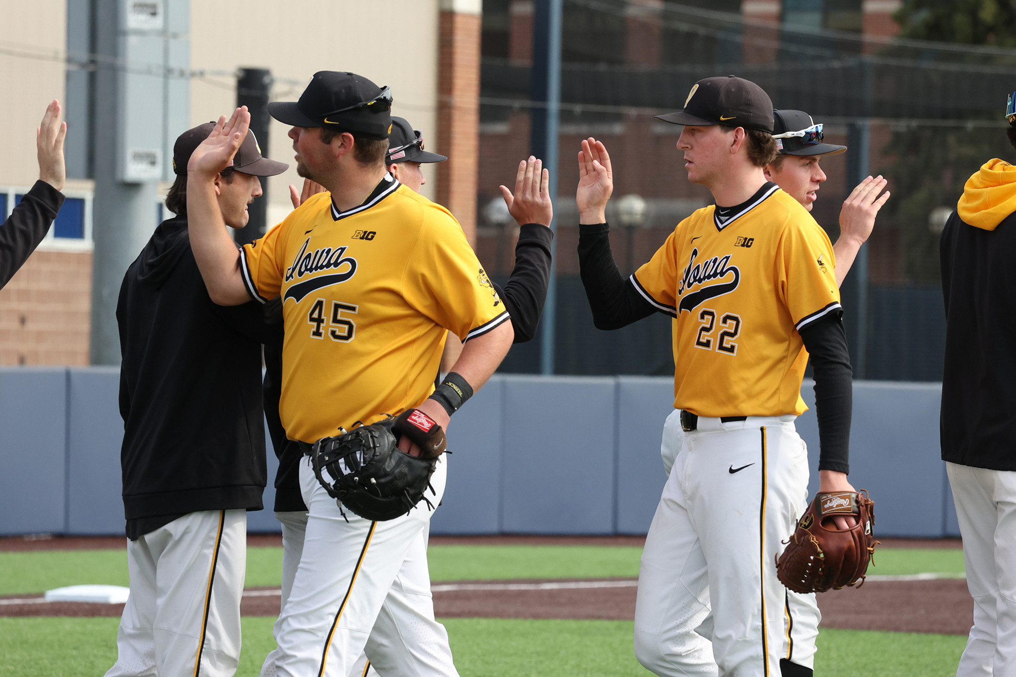 Hawkeyes Sweep Wolverines - Iowa Hawkeyes Athletics - Official ...