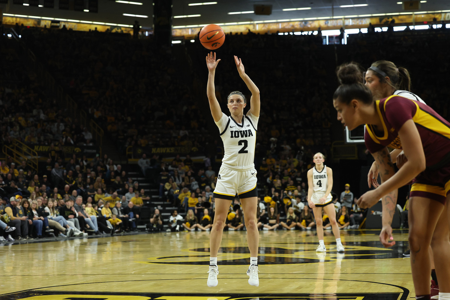 No. 4 Hawkeyes Fly Past Golden Gophers – University of Iowa Athletics