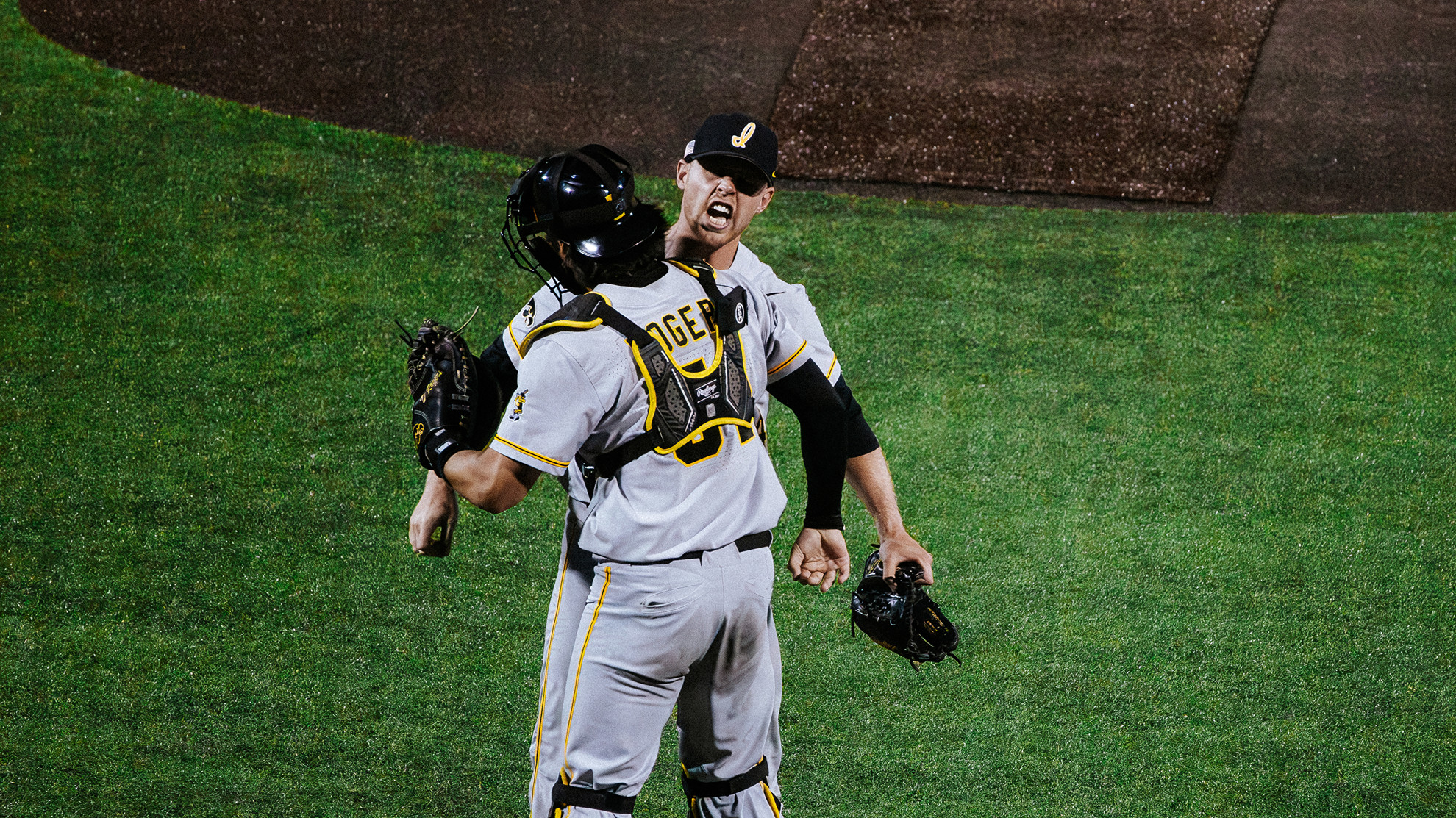 Hawkeyes Edge Wolverines, 6-5 - Iowa Hawkeyes Athletics - Official ...