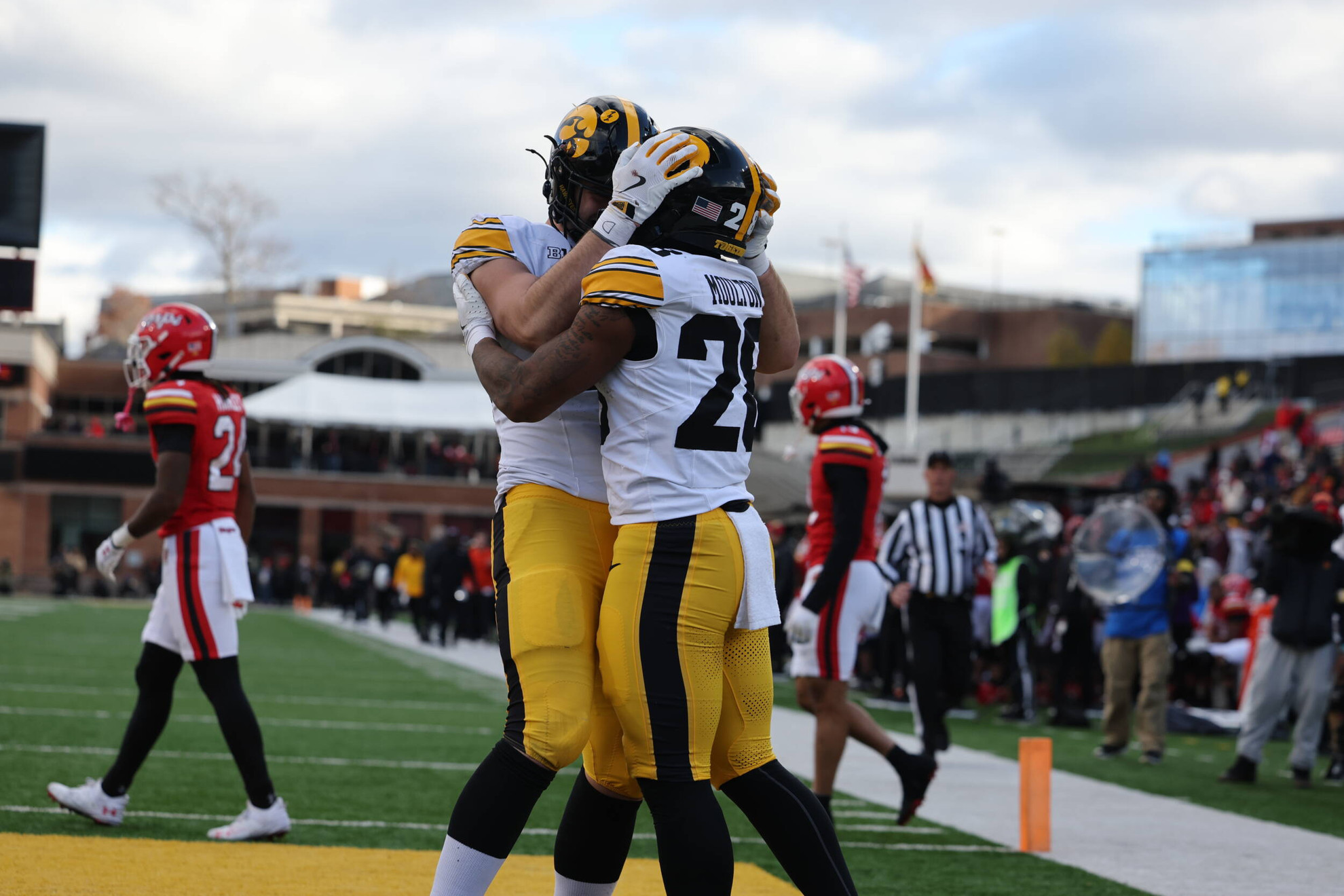 Hawkeyes Defeat Maryland, 29-13 - Iowa Hawkeyes Athletics - Official ...