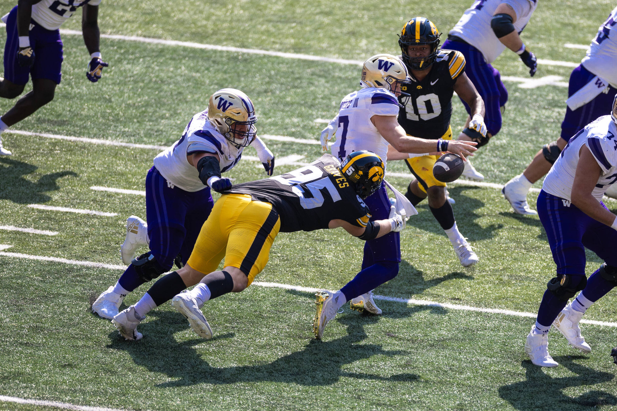 Graves Named to Lott IMPACT Watch List - Iowa Hawkeyes Athletics ...