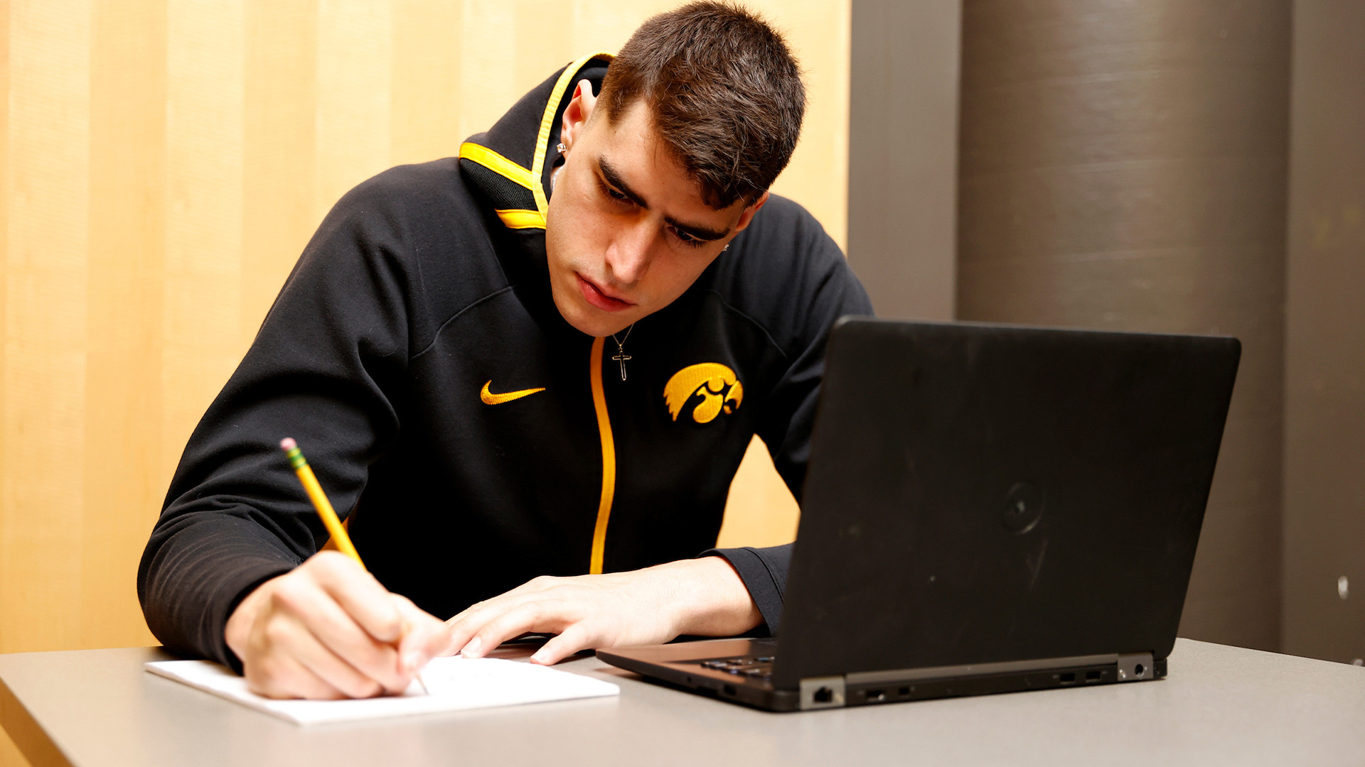 Luka Garza Wins 2021 Senior CLASS Award - Iowa Hawkeyes Athletics ...