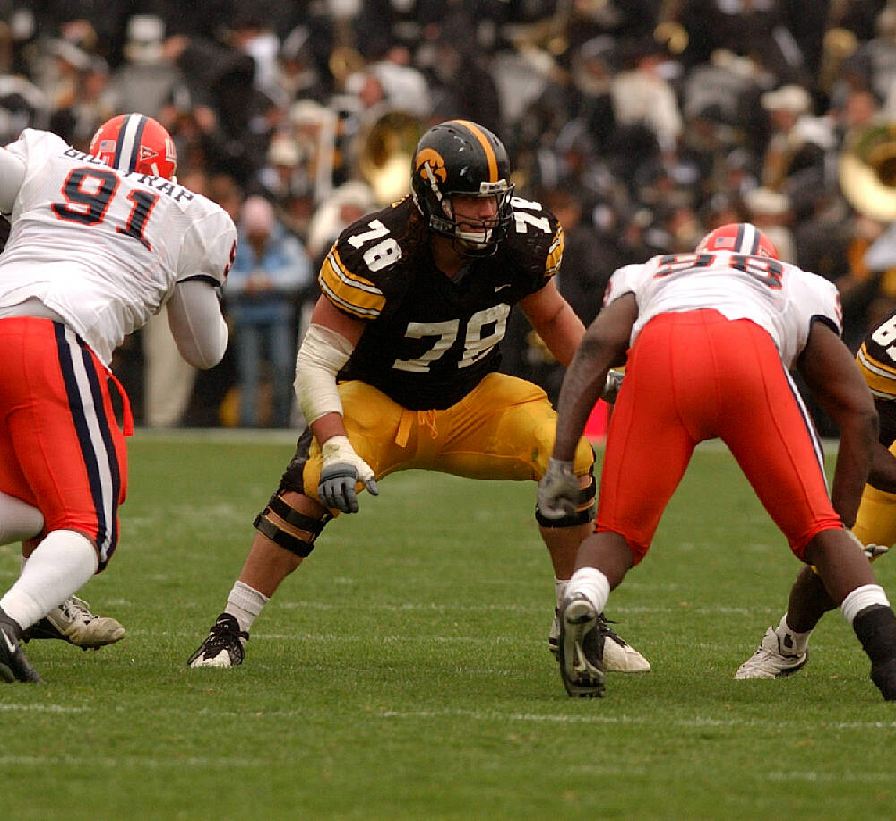 Robert Gallery Elected to 2023 College Football Hall of Fame Class ...