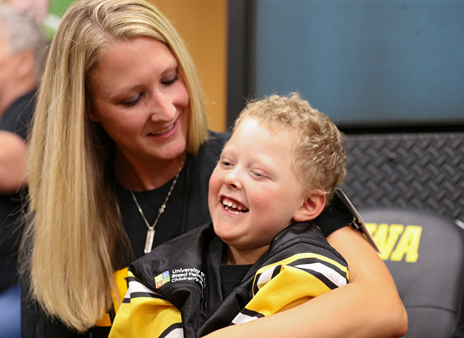 FBALL: Kid Captains at Kids Day – University of Iowa Athletics