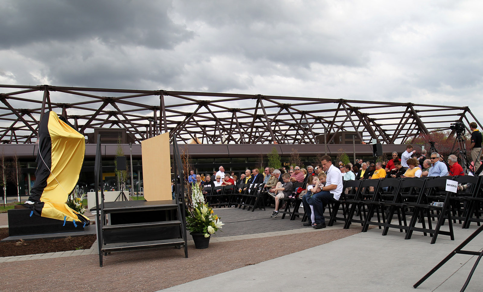 Dan Gable Statue Unveiling - Iowa Hawkeyes Athletics - Official ...