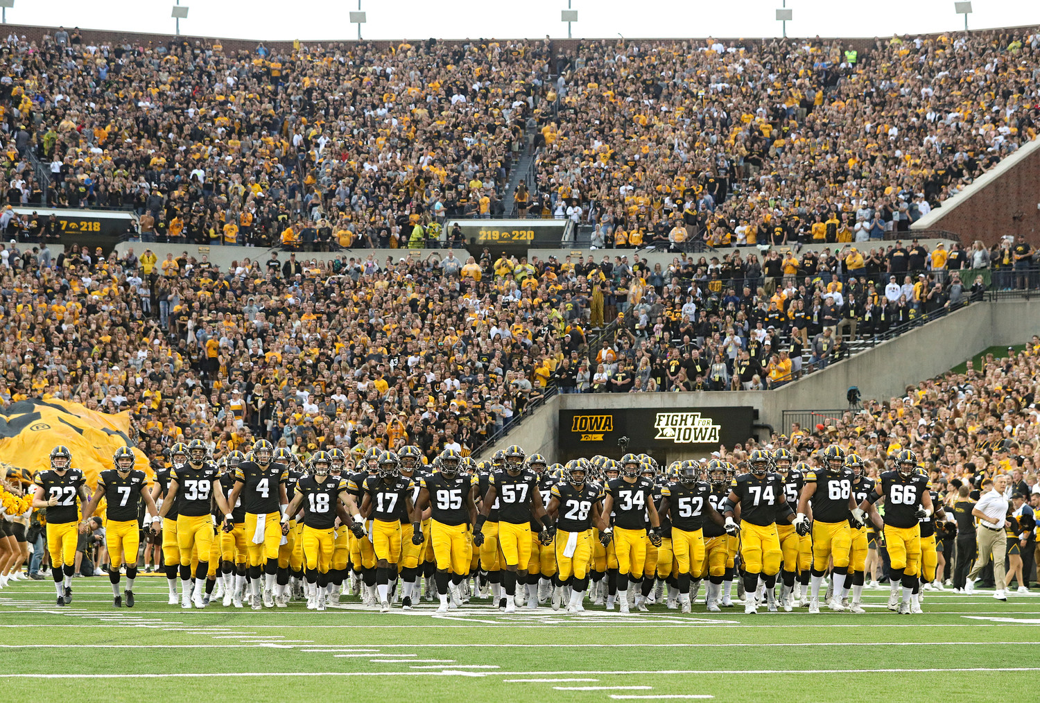 FB: HAWKEYES 38, REDHAWKS 14 – University of Iowa Athletics