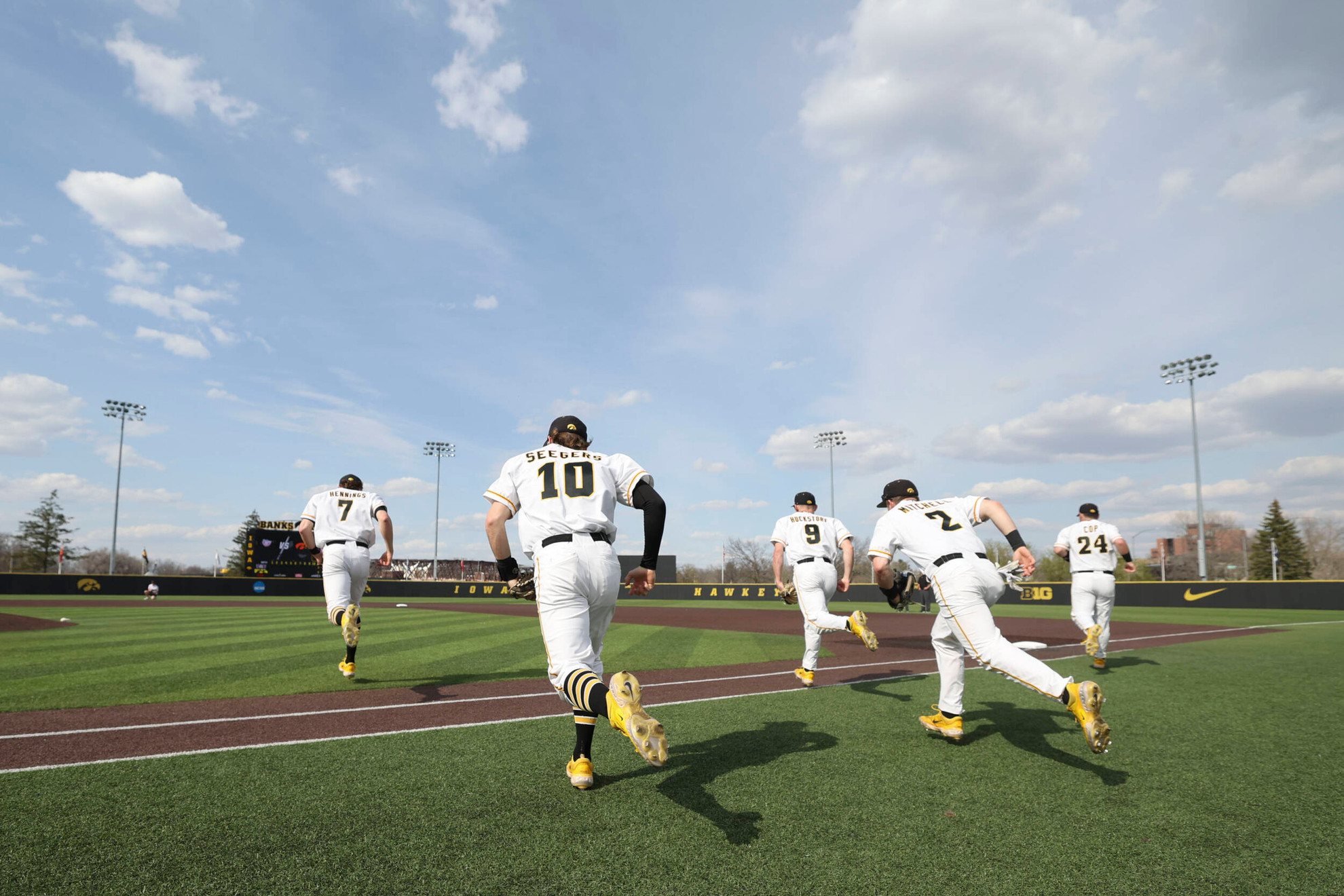 Notes: Hawkeyes Head to Des Moines - Iowa Hawkeyes Athletics - Official ...
