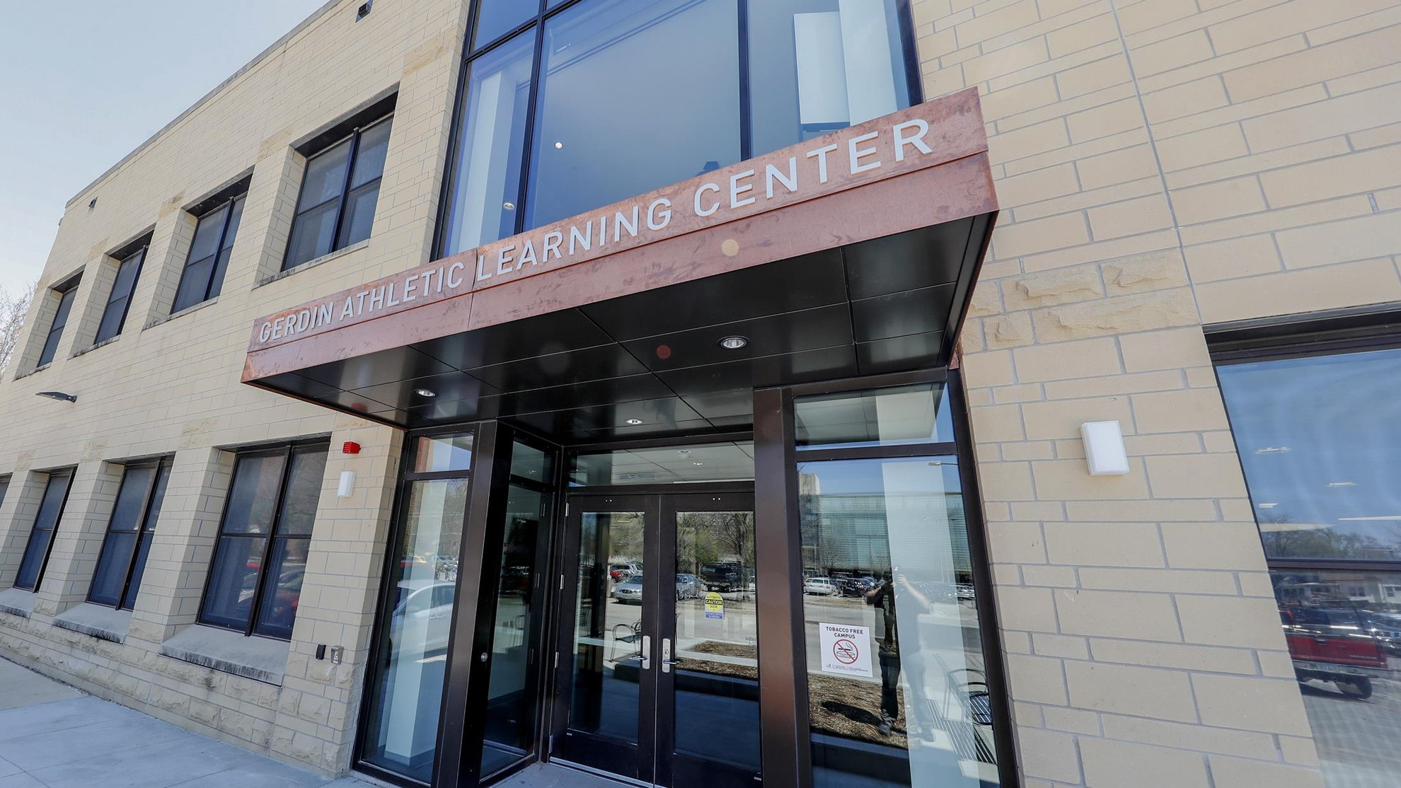 Gainbridge®, Spire Motorsports Team Up with Iowa Athletics for Hawkeyes ...