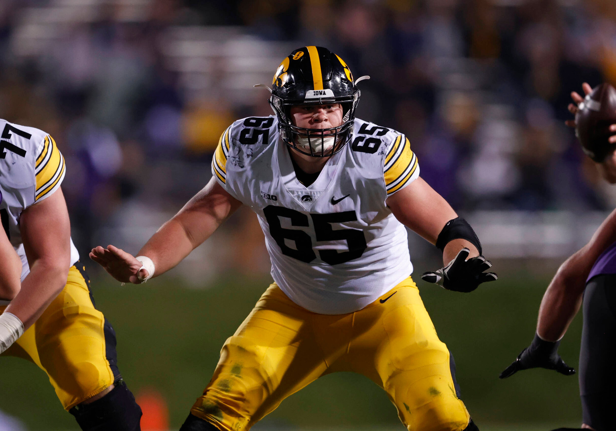 Linderbaum Named Outland Trophy Semifinalist - Iowa Hawkeyes Athletics ...