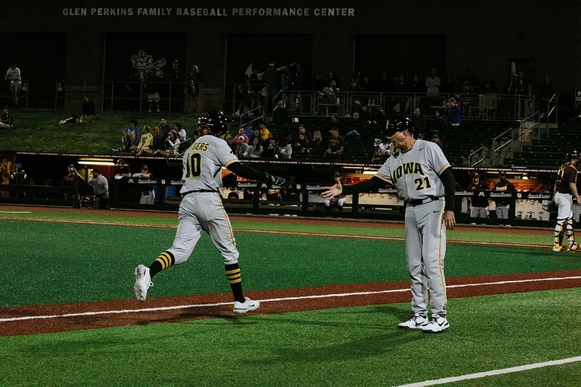 Hawkeyes Split Doubleheader with Minnesota - Iowa Hawkeyes Athletics ...