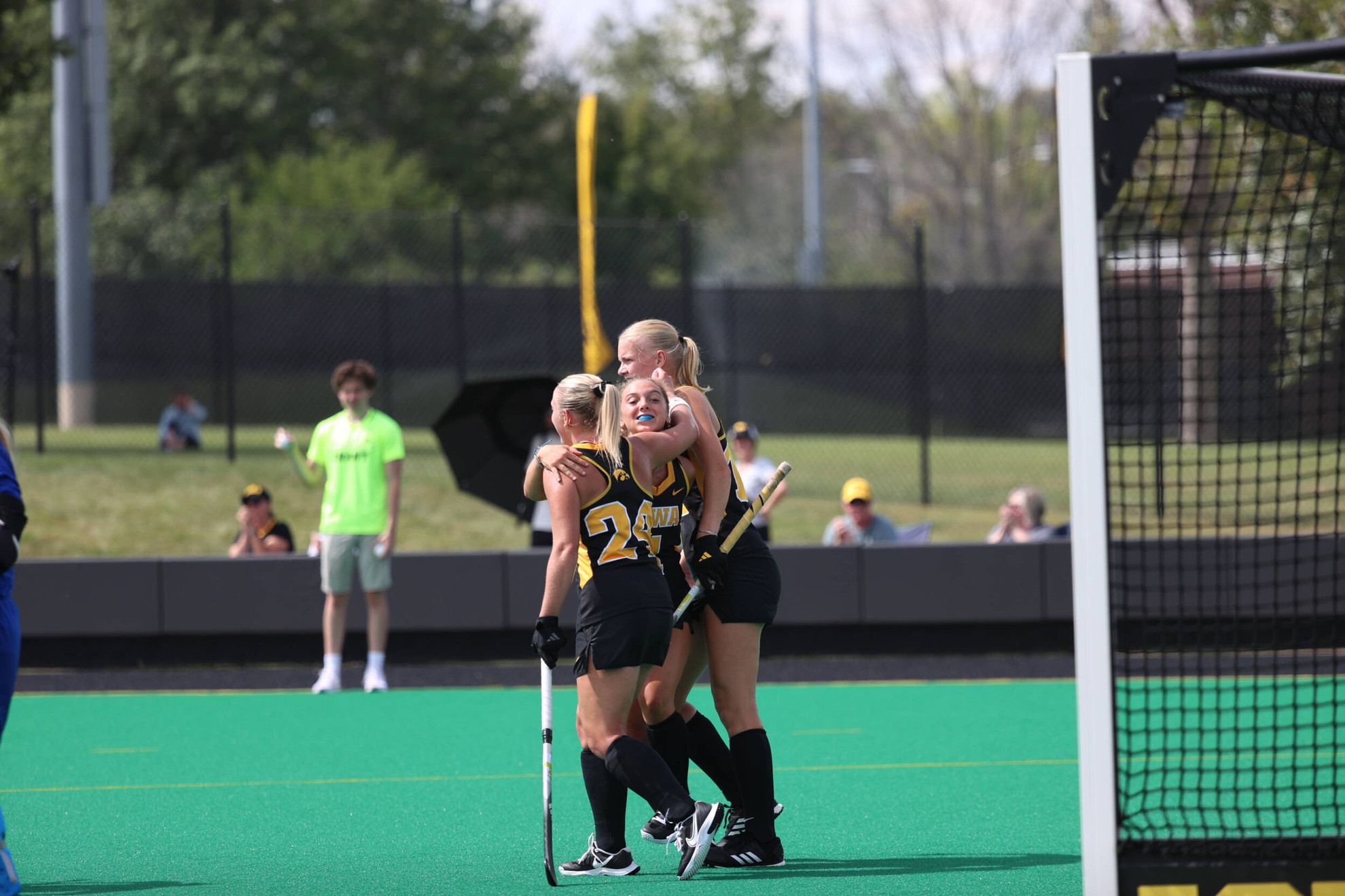 No. 6 Hawkeyes Defeat Fighting Blue Hens - Iowa Hawkeyes Athletics ...
