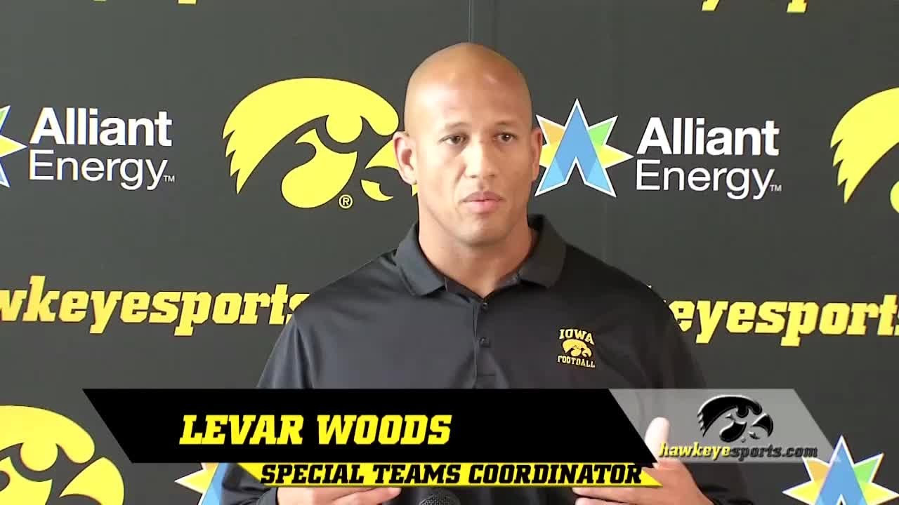 LeVar Woods and Kelvin Bell Discuss Special Teams, Defensive Line ...