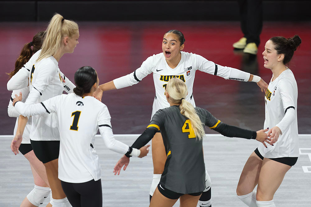 Photos: Iowa Volleyball vs Grand Canyon – University of Iowa Athletics