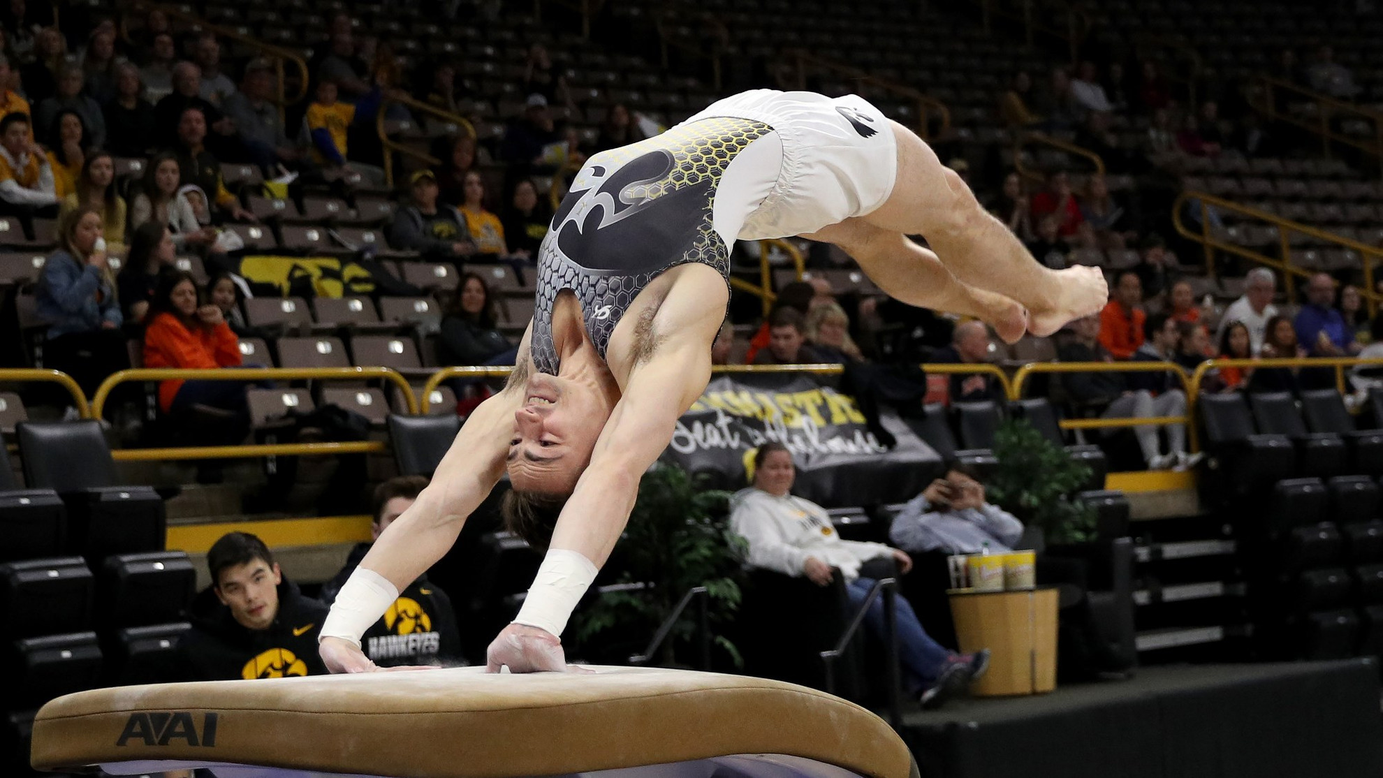 Hawkeyes Tie Illinois - Iowa Hawkeyes Athletics - Official Athletics ...