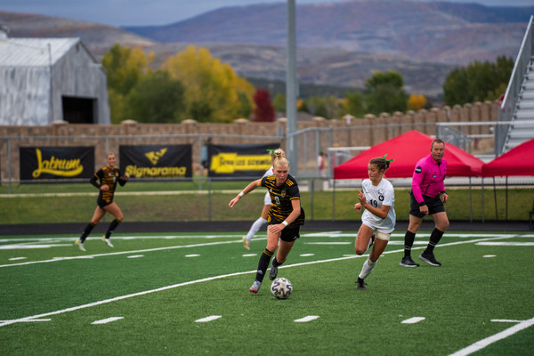 Iowa Soccer Signs 6 – University of Iowa Athletics