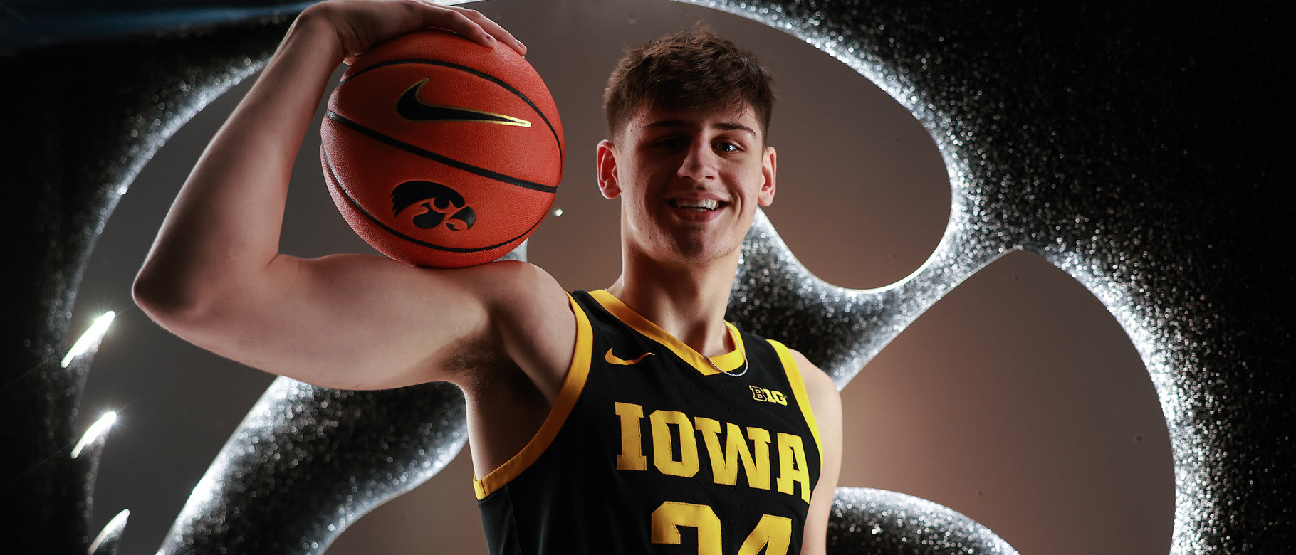 Trey Thompson Signs With Iowa MBB - Iowa Hawkeyes Athletics - Official ...