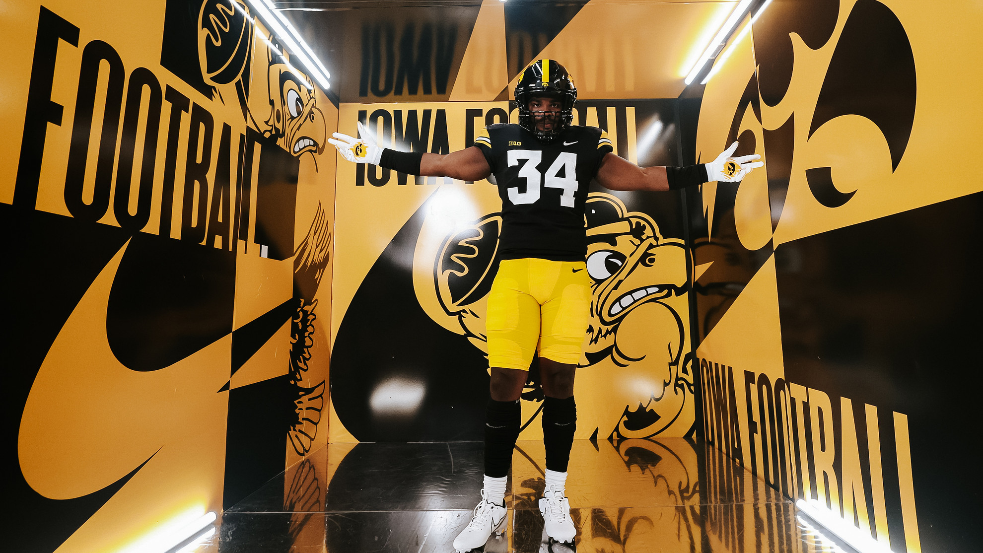 Hawkeye Football Intro Video - Iowa Hawkeyes Athletics - Official ...