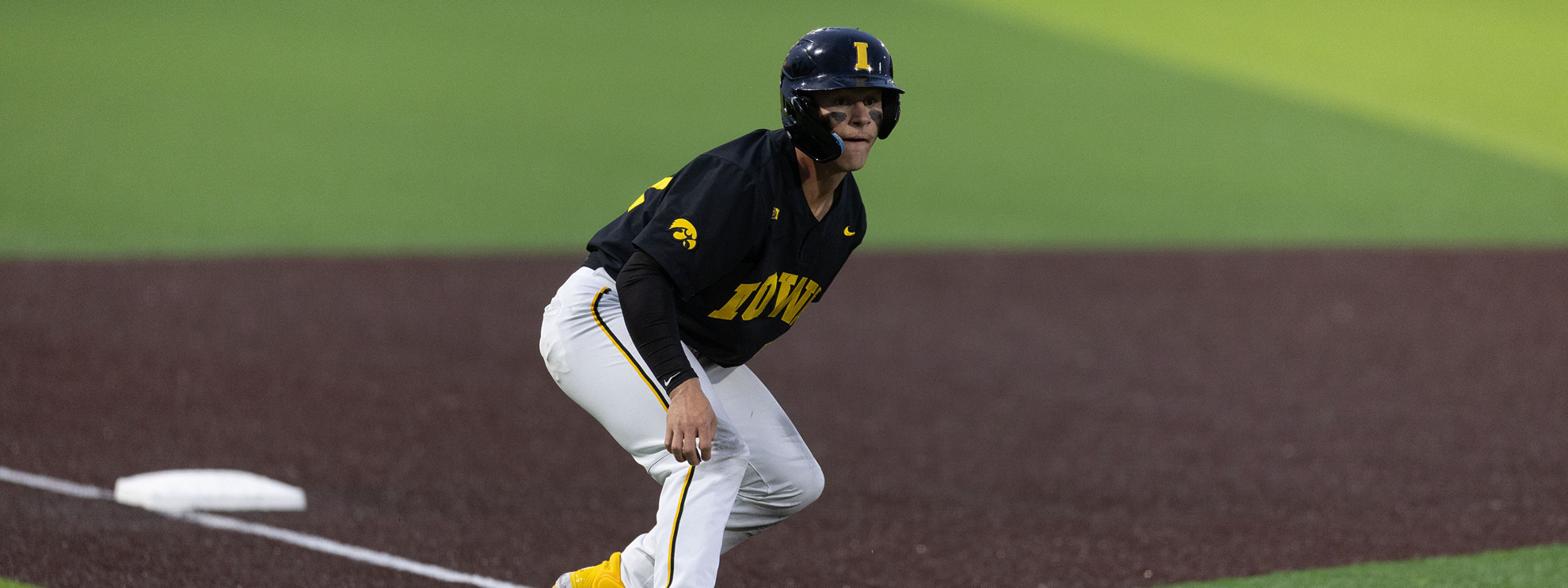 Hawkeyes Drop Series to No. 5 Ducks - Iowa Hawkeyes Athletics ...