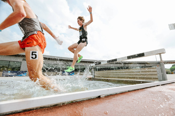 Hawkeyes Advance 2 More to Eugene – University of Iowa Athletics